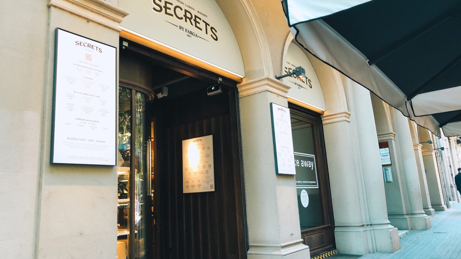 バルセロナ「Secrets by Farga」Eixample おすすめカフェ 朝食＆ブランチ | 『Travel & Live Abroad ...