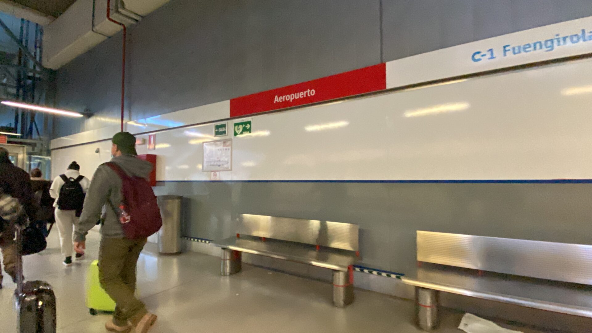 マラガ空港(AGP) Vueling航空チェックイン/空港ラウンジ/スペイン・アンダルシア旅行 | 『Travel & Live Abroad ...