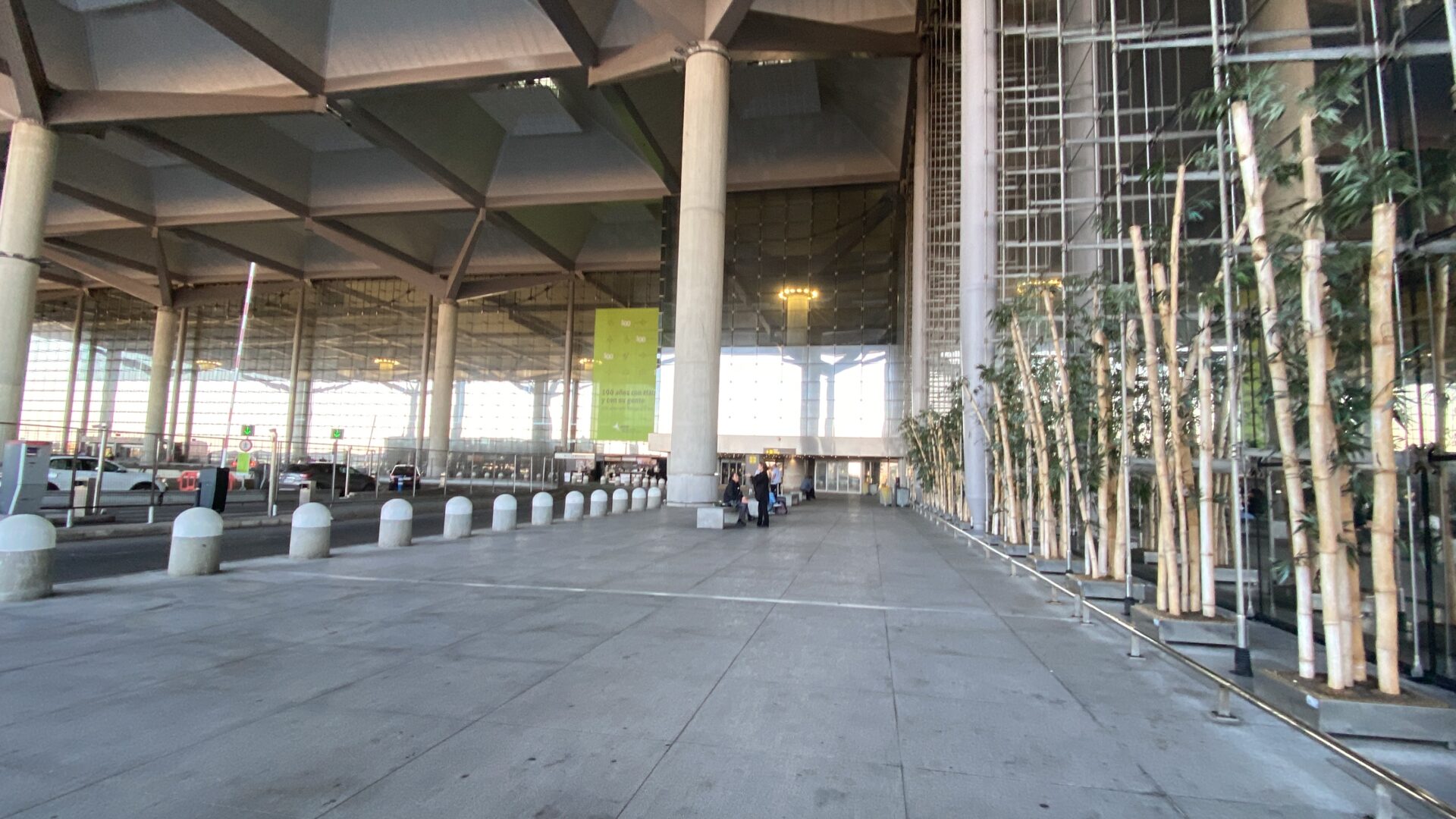 マラガ空港(AGP) Vueling航空チェックイン/空港ラウンジ/スペイン・アンダルシア旅行 | 『Travel & Live Abroad ...